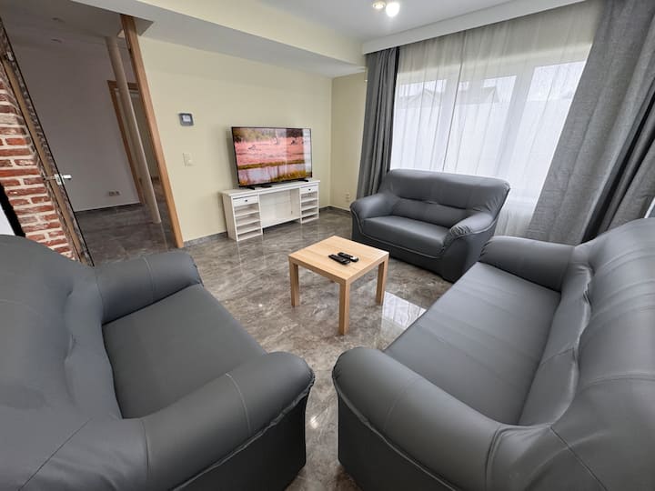 Seven-bedroom House - Geel