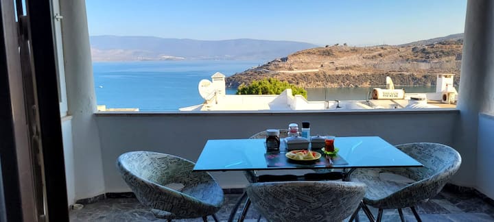 Harika Konumlu Muhteşem Deniz Manzaralı Villa - Güllük