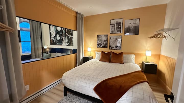 Urban Haven: Modern 3-bdr Dtown - Montreal