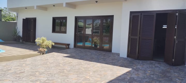 Casa Com Piscina E Ar Condicionado No Quarto - Torres