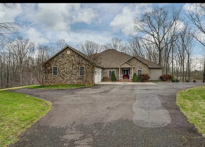 Royal Oaks Private Oasis! - Lake Anna, VA