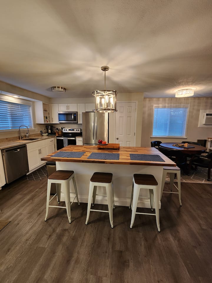 2br Casa Island W Chef's Kitchen - Medford, OR