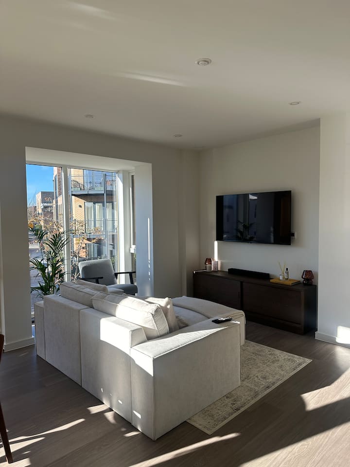Spacious & Modern 2 Bed 2 Bath Flat Sw London - Kingston upon Thames