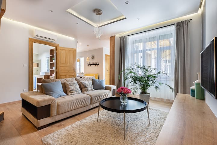 Cozy, Central 2 Bedrooms Home - Budapest