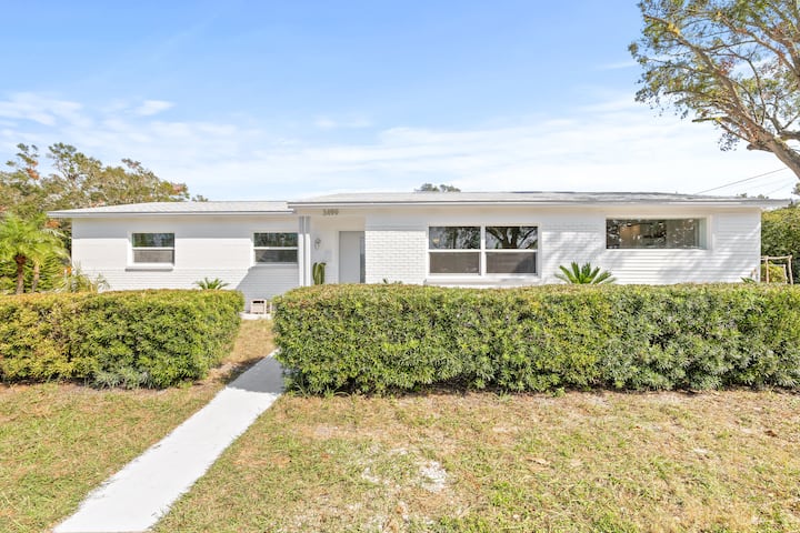 Modern Home In Saint Petersburg! - St. Petersburg, FL