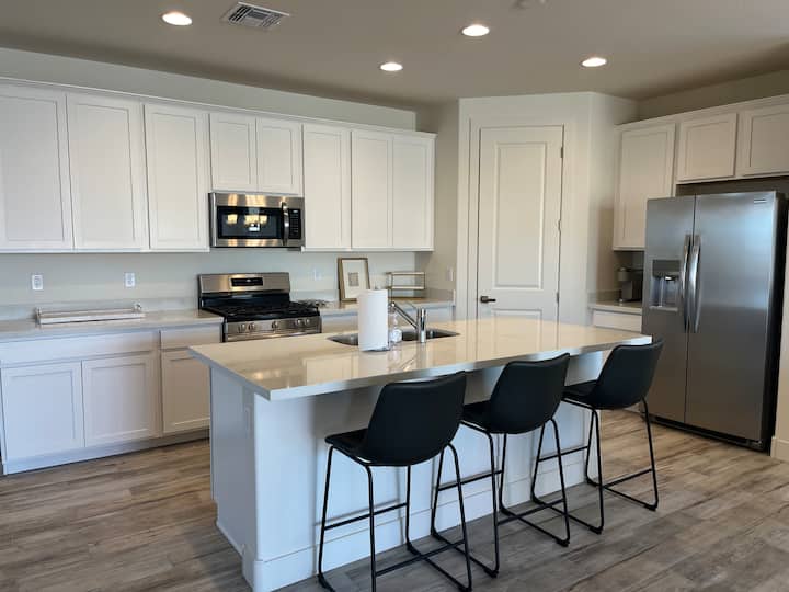 New Home In West Valley - 巴克艾