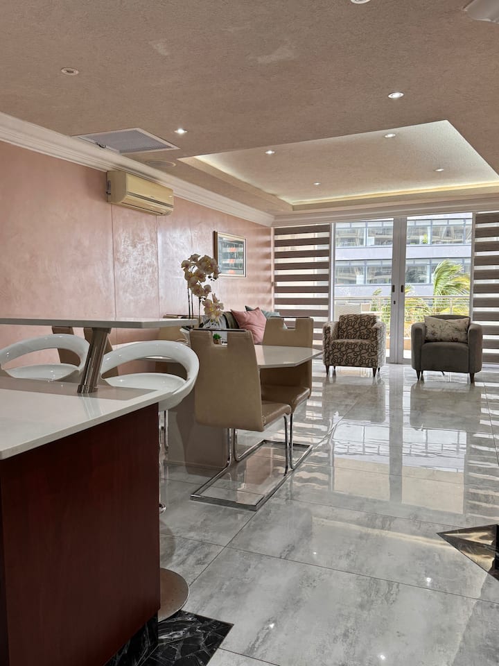 Spectacular 2 Bedroom With Canal Views Near Ushaka - Durban