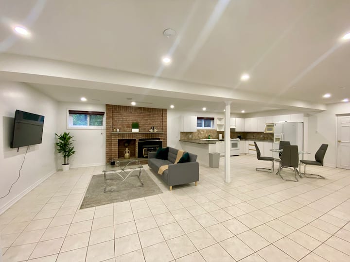 Large 2 Bedroom Basement Suite In Luxury Area - Vaughan