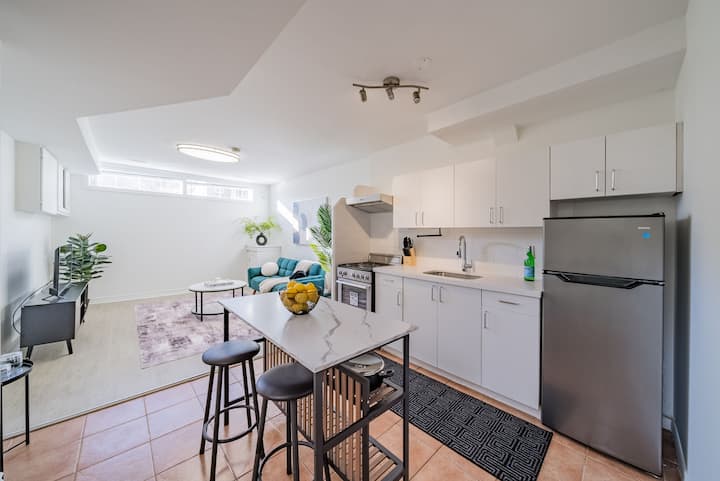 Private 1-bedroom Suite W/ Separate Entrance - Oshawa