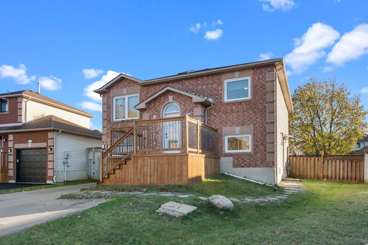 Modern Upper Level Of House 
Second Floor Only - Barrie