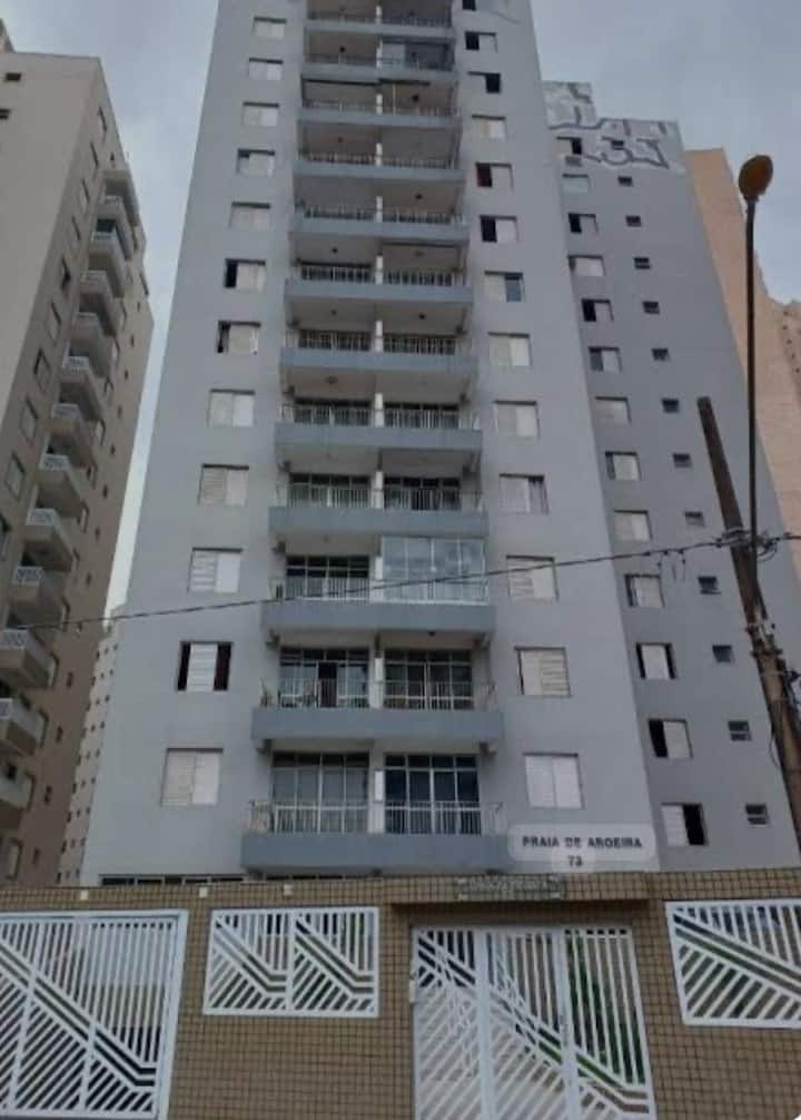 Apartment In Guilhermina - One Block From The Beach - サントス