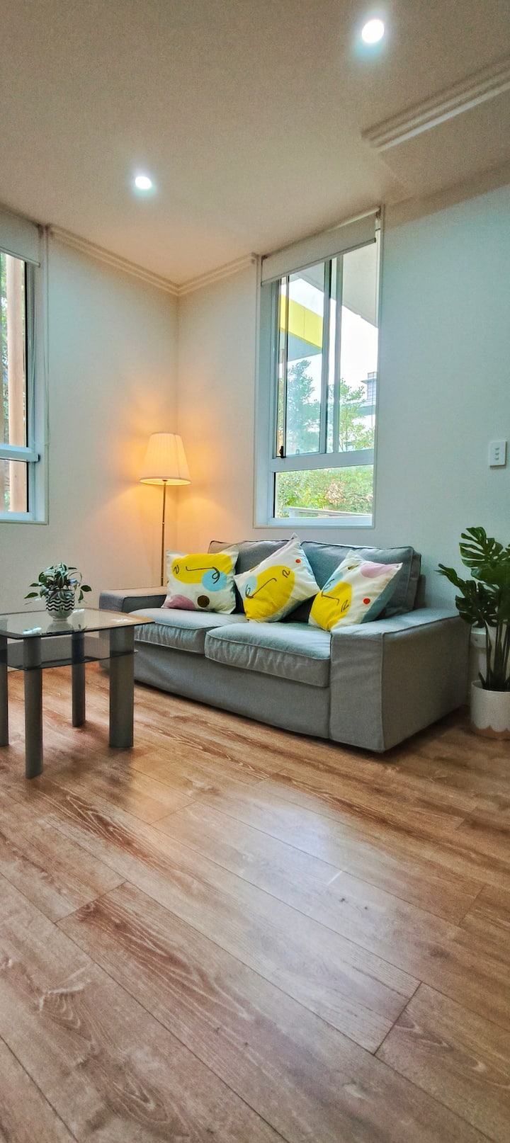 Modern One-bedroom Apt Queen Bed + Single Air Bed - Hornsby