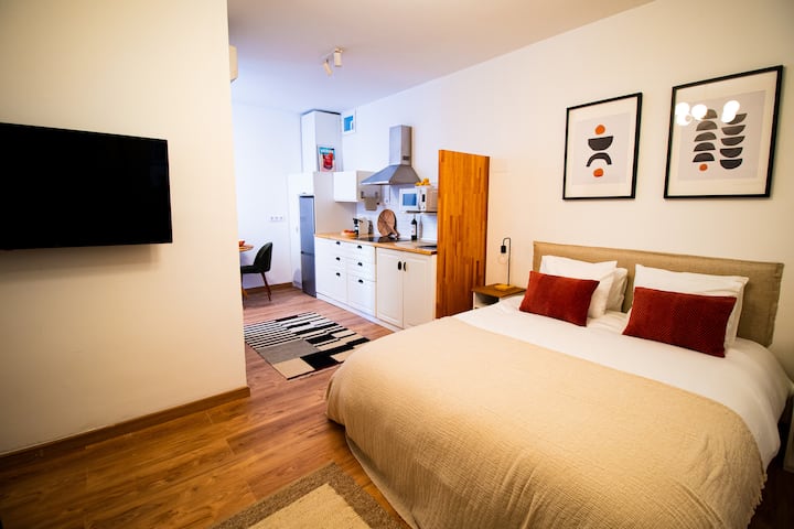 Vibrant Studio In Almagro, Perfect Location - Chueca