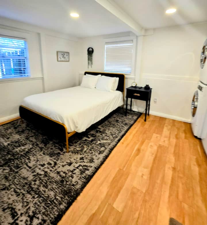Charming Historic Studio Cottage - Lakeland, FL