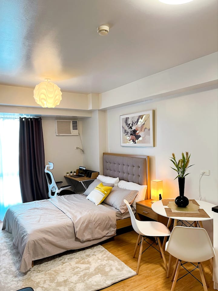 Newly Renovated Cozy Desk & View Studio In It Park - Cebu, Philippines