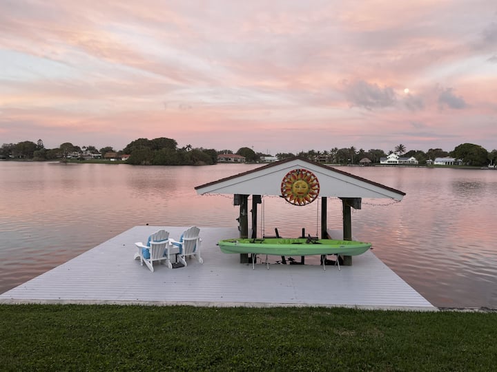 Pet Friendly W Gym & Hot Tub - Lakefront Home - Highland Beach, FL