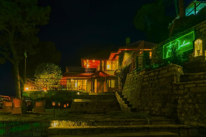 Opulence Kasauli| 7 Bedroom Villa | Open Theatre - Kasauli