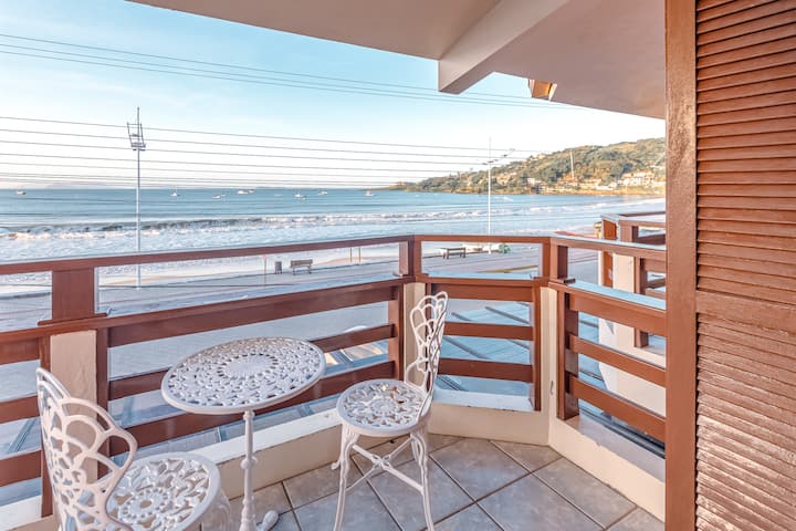 Suíte Em Prédio A Beira Mar, S.204, 2º Pavimento - Garopaba