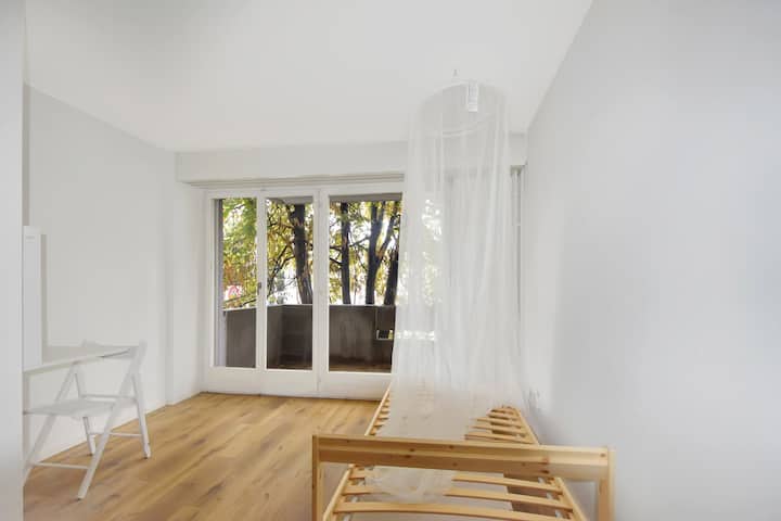 Room Studio Near Letzigrund Stadium, Bienenstrasse - Zurique
