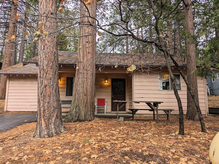 Meadowlark | Bluebird Cottage Inn - Idyllwild-Pine Cove, CA