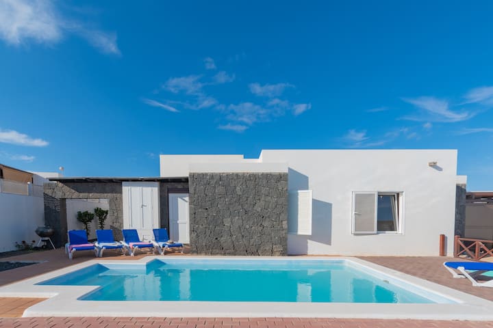 Casa Ostoja - Heated Pool & Spacious Villa - Playa Blanca