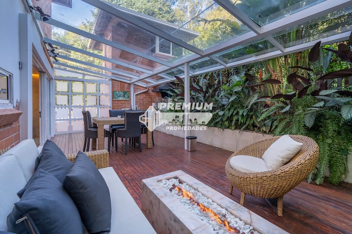 3-level Home With Bbq Terrace & Pool Access - Medellín
