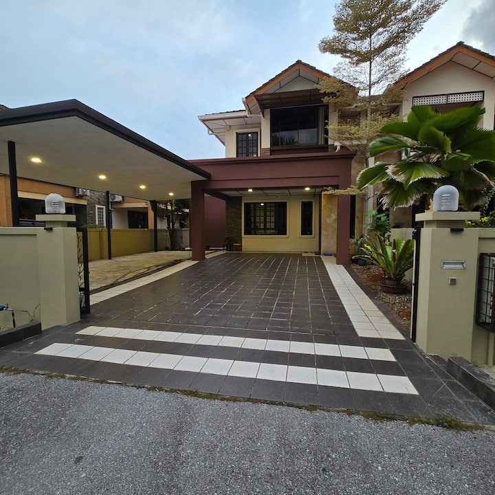 Cozy, Big&resting Kuching Homestay
/Car Rental - Kuching