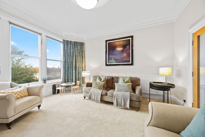 Beautiful & Spacious Harrogate Triplex Apartment - ハロゲイト
