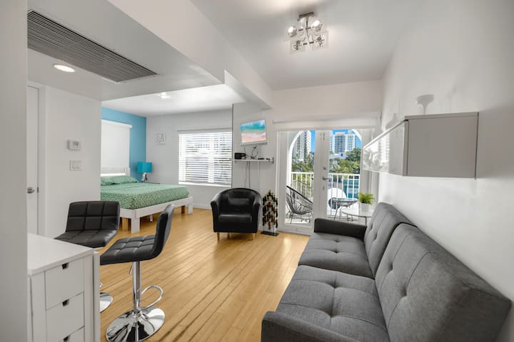 Beautiful Vintage Studio @ Bennett - Miami Beach, FL