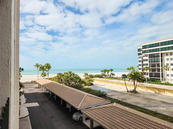 Luxurious 2 Bed Beachfront Condo - Sarasota, FL