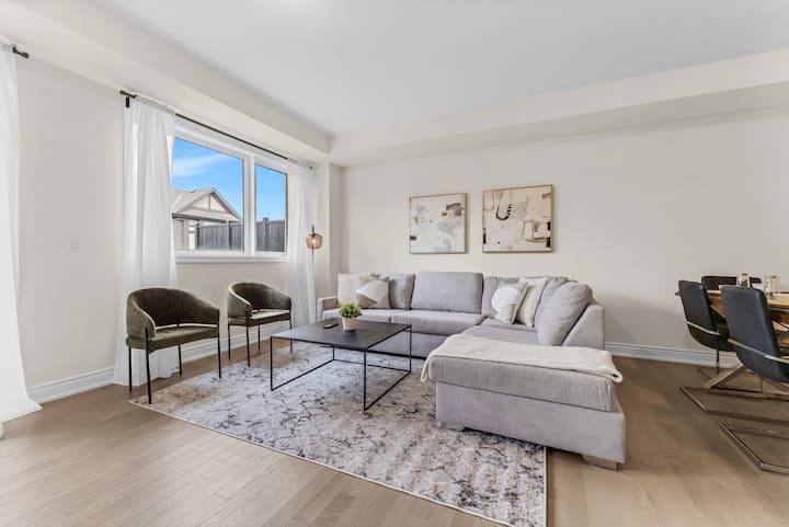 Bright & Stylish 5 Br Modern Getaway! - Oakville