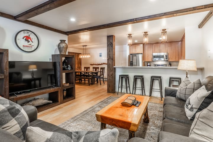 Beautiful 2 Bedroom Across From Eagle Lodge - Mammoth Lakes, CA
