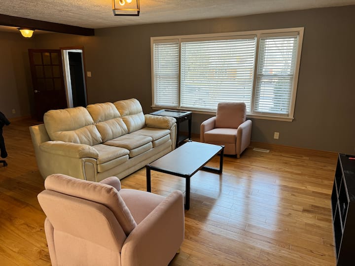 3br House W/huge Backyard - London, Ontario