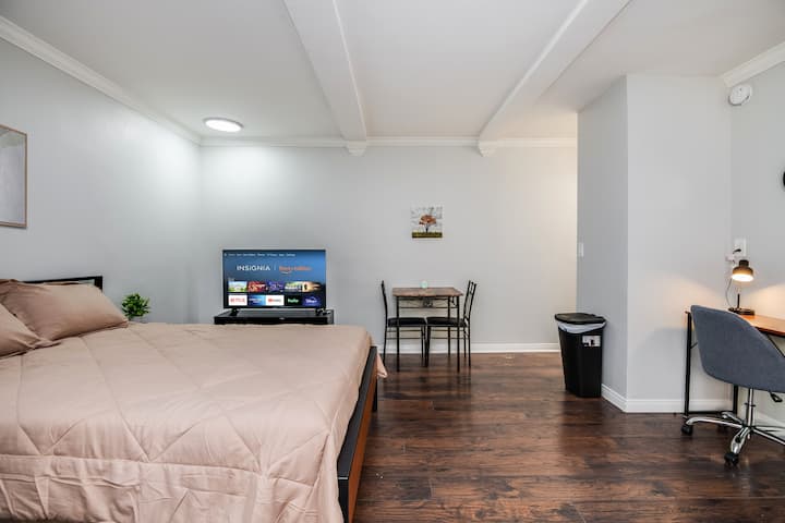 Studio In Toluca Lake - Perfect For Travel Nurses - Los Angeles, CA