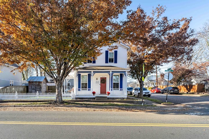 Chelsea's By The River - Fredericksburg, VA