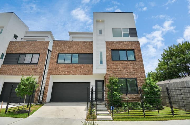 Townhome Near The Galleria! - Houston, TX