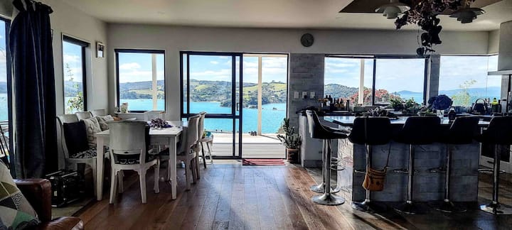 Home With Large Harbour Views - Waiheke Island