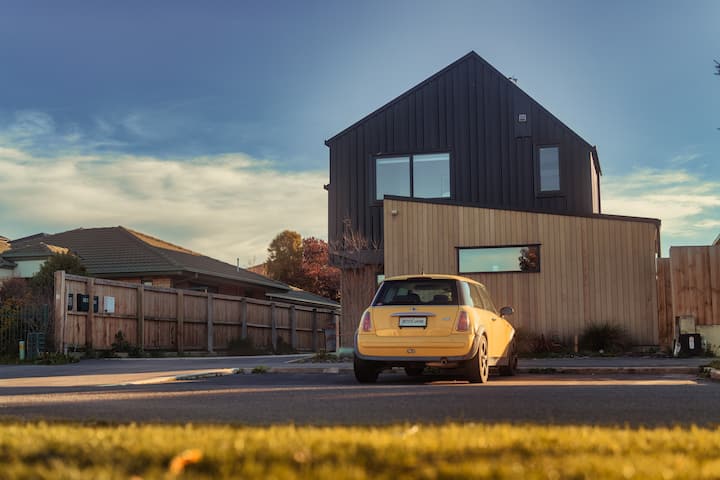 Spacious Serenity Near Westfield Mall: 6br - New Zealand