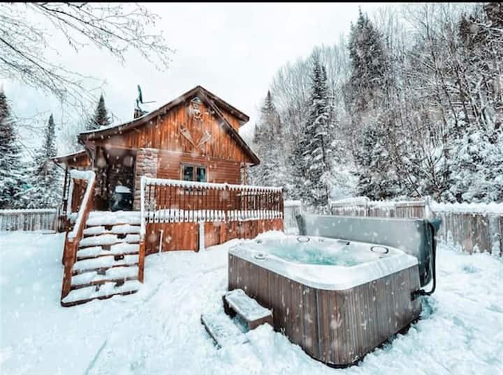 Le Bûcheron - Rustik Cottage + Private Spa & Lake - Sainte-Agathe-des-Monts