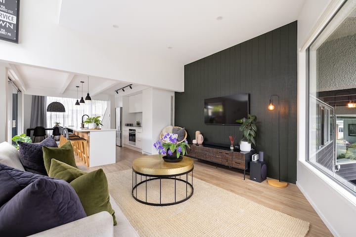 Stunning Central Modern Home For Family & Friends - Queenstown, New Zealand