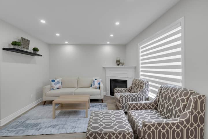 Spacious Modern 6br - Pristinely Clean W Parking - Brampton