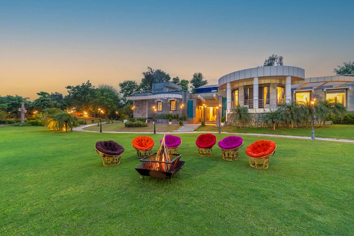 4bhk Wandering Vines W/free Bf/lawn/indoor Pool - Sohna