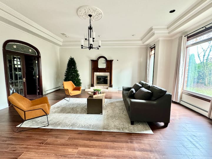 Luxury Villa Suite B - Surrey