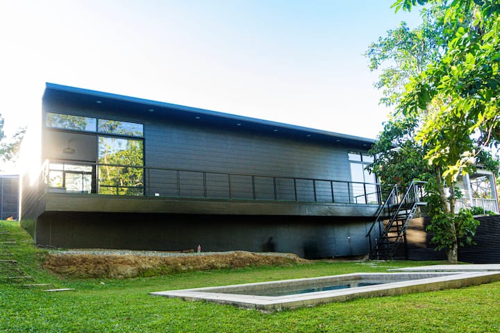 B House - Santol: Private W/ Pool For 12 - Silang