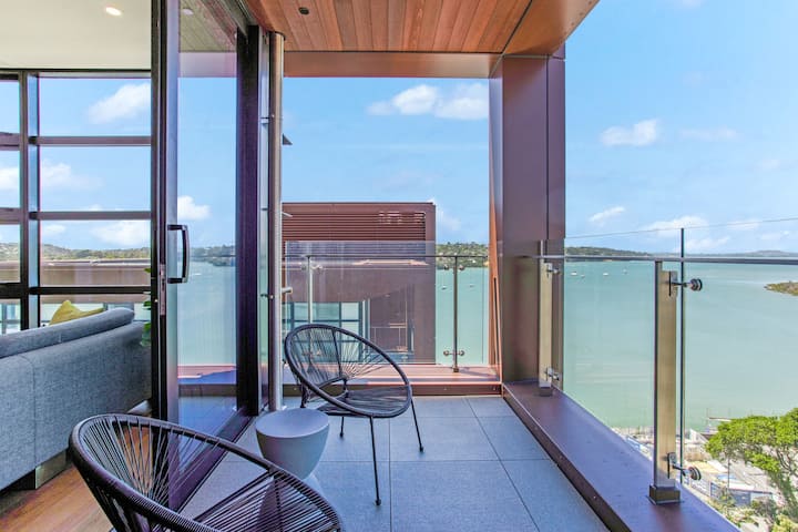 Catalina Bay Sweet Escape With Carpark & Air-con - Auckland