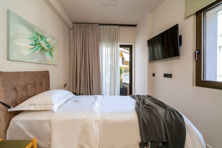 Aunt Malama's Place #2 - Héraklion