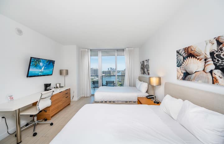 Special Studio At Beachwalk With Pool - Gym -Beach - Hallandale Beach