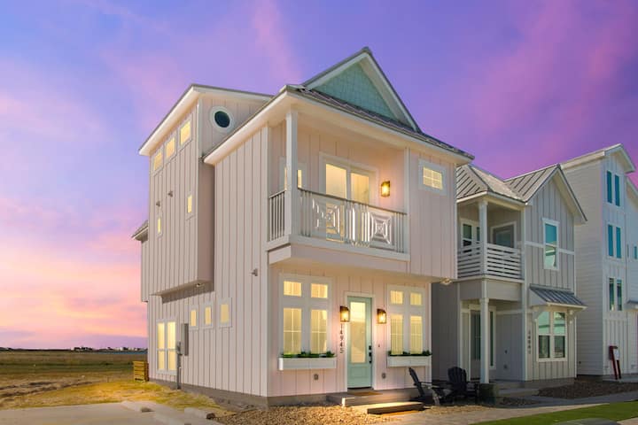 *Coastal Luxury Beachside Cottage- Island Blush* - Corpus Christi, TX