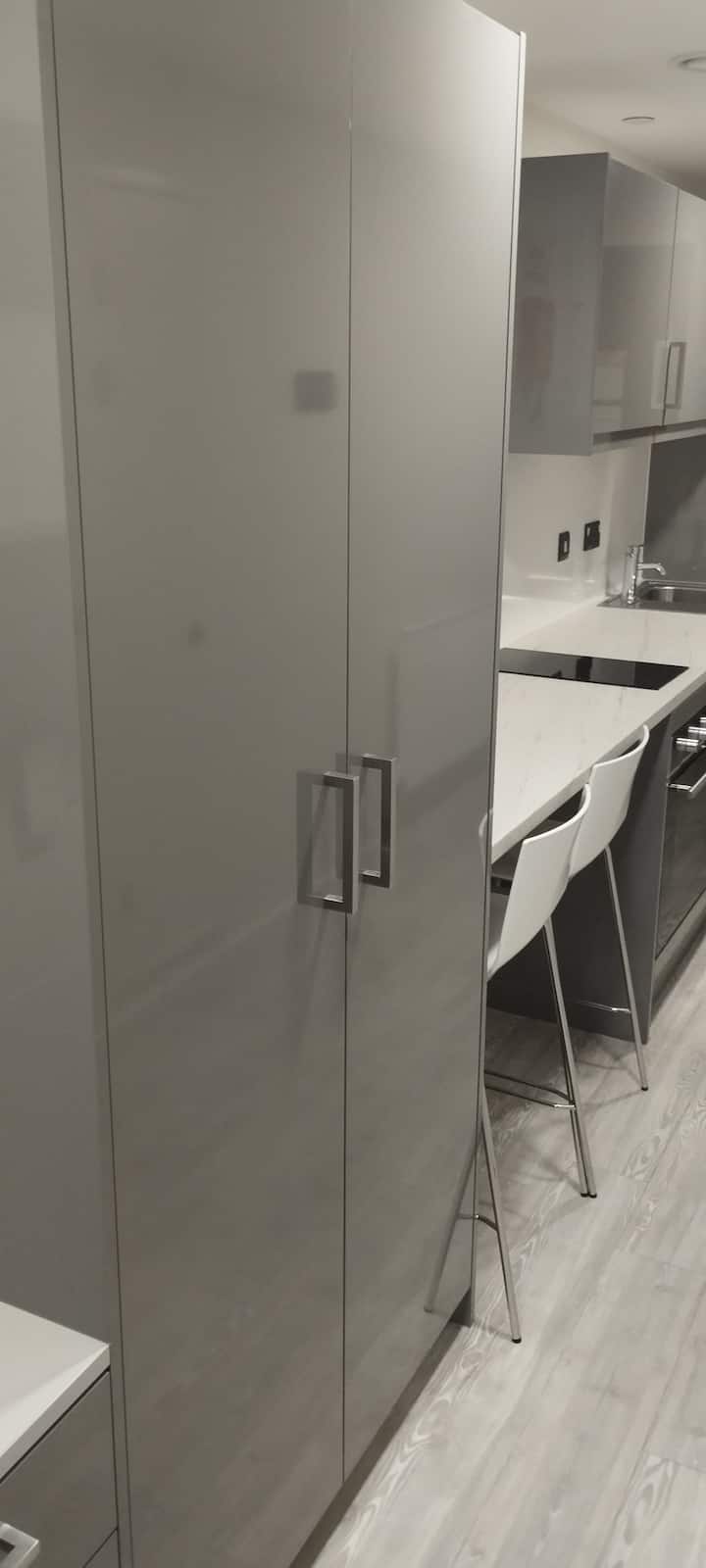 Modern Studio Apartment - Cardiff