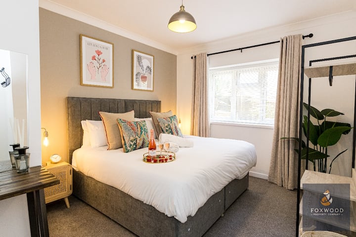 Walk To Beach 2-bed Apt With Free Parking - Southbourne